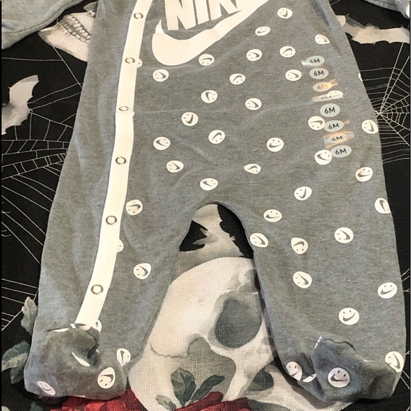 Nike | Pajamas | Nwt Nike Air Kids Smiles Button Onesie Footsie 6m ...